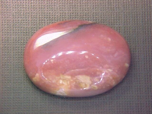 Opal Peruvian Pink Oval 29.5x22mm 27crts - Gold Crown Jewelry