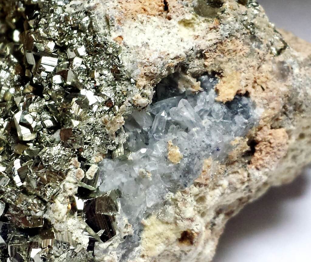 Pyrite & Quartz in Host Rock 3.5"x2.5" 815Crts - Gold Crown Jewelry