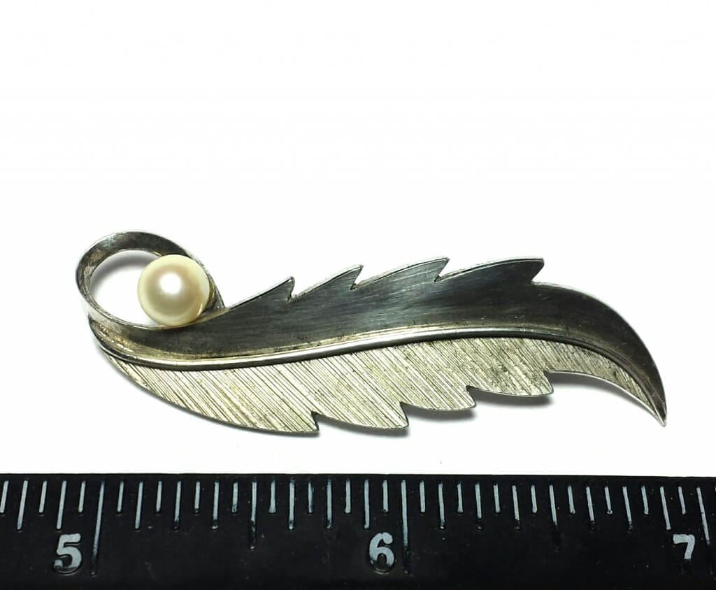 Modern White Pearl Long Feather 925 Silver Pin - Gold Crown Jewelry