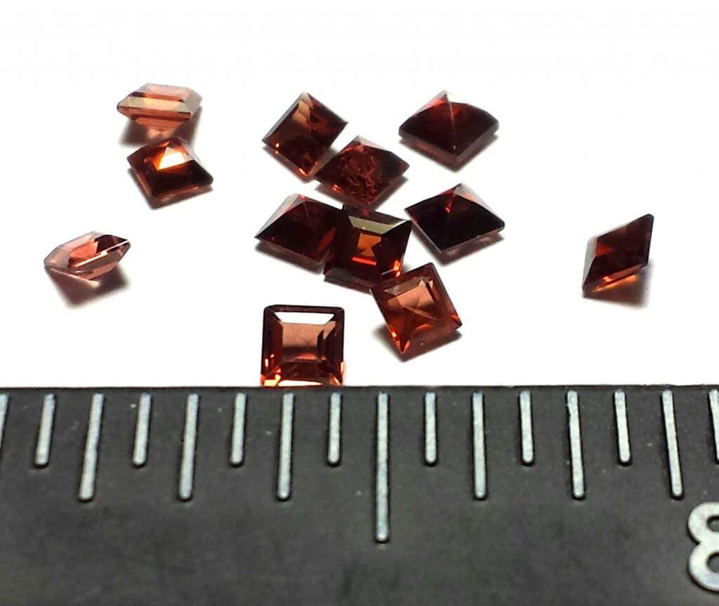 Garnet Square Cut 2.5mm (12 Pcs) - Gold Crown Jewelry