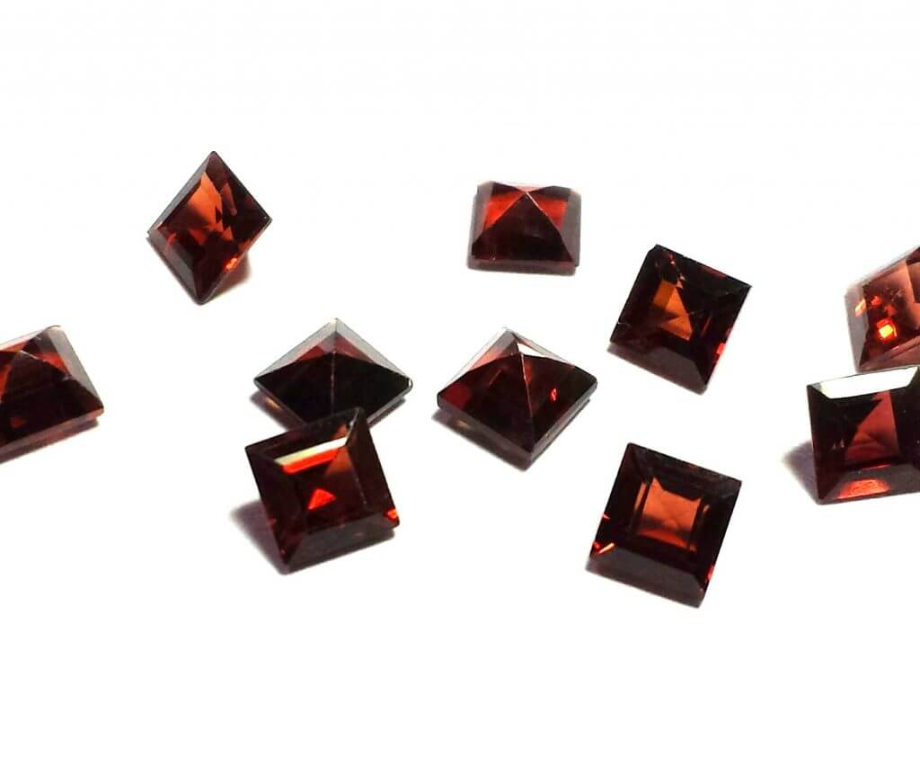 Garnet Square Cut 4mm (10 Pcs) - Gold Crown Jewelry