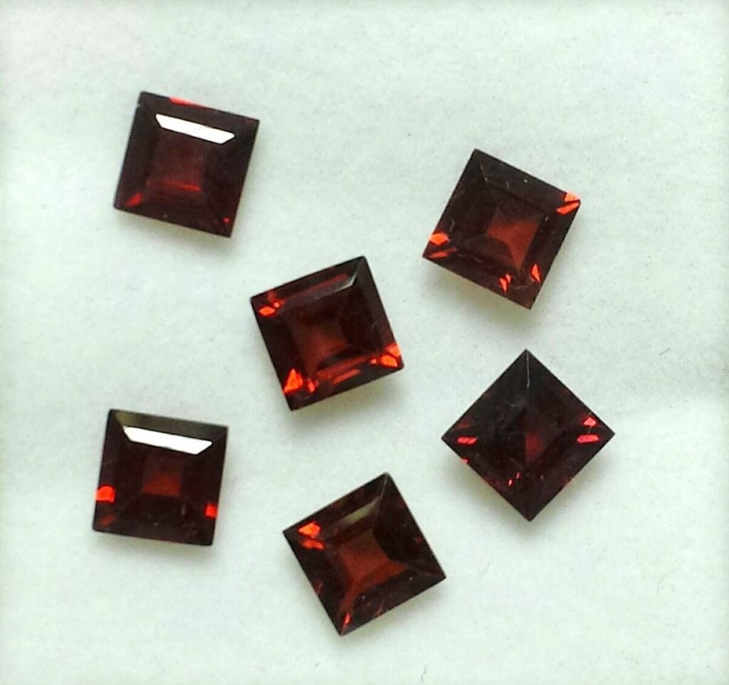 Garnet Square Cut 5mm (6 Pcs) - Gold Crown Jewelry