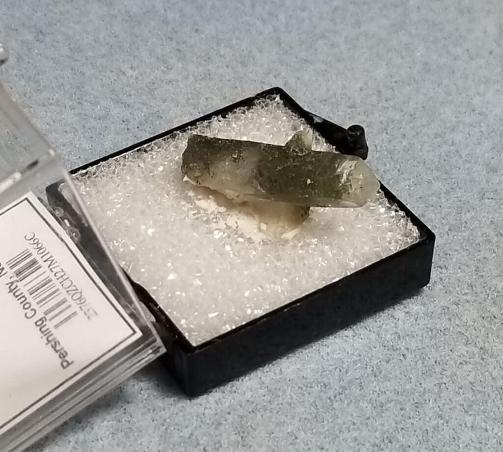 Quartz Chlorite Nevada Specimen Thumbnail 27x8mm 10.66Crts - Gold Crown ...
