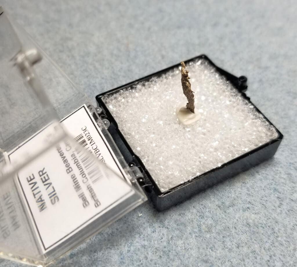 (F2) Silver Native Canada Specimen Thumbnail 16x3mm 0.23Grams - Gold ...